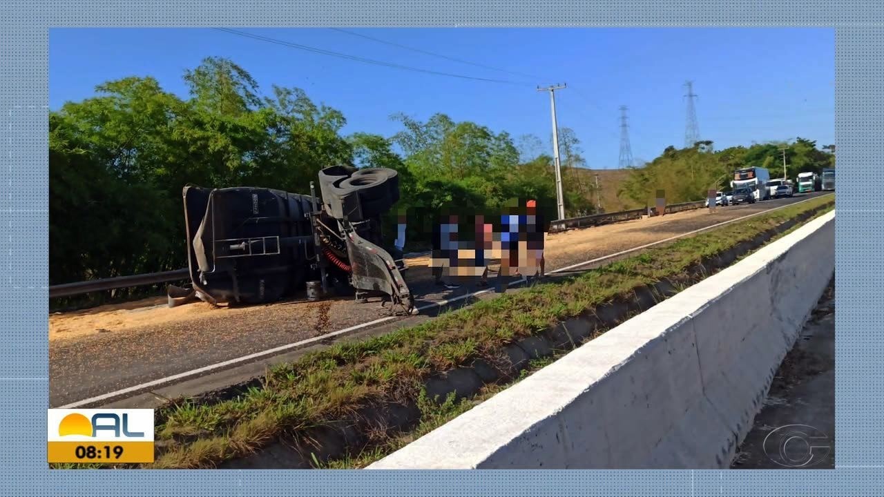 Carreta carregada de milho tomba e interdita trecho da BR-101, em Rio ...