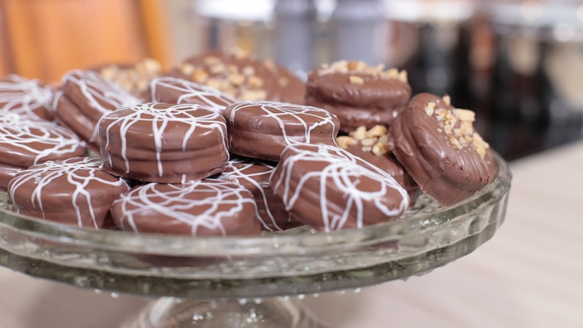 Doce para qualquer hora: aprenda a fazer alfajor | Dicas da Le | G1