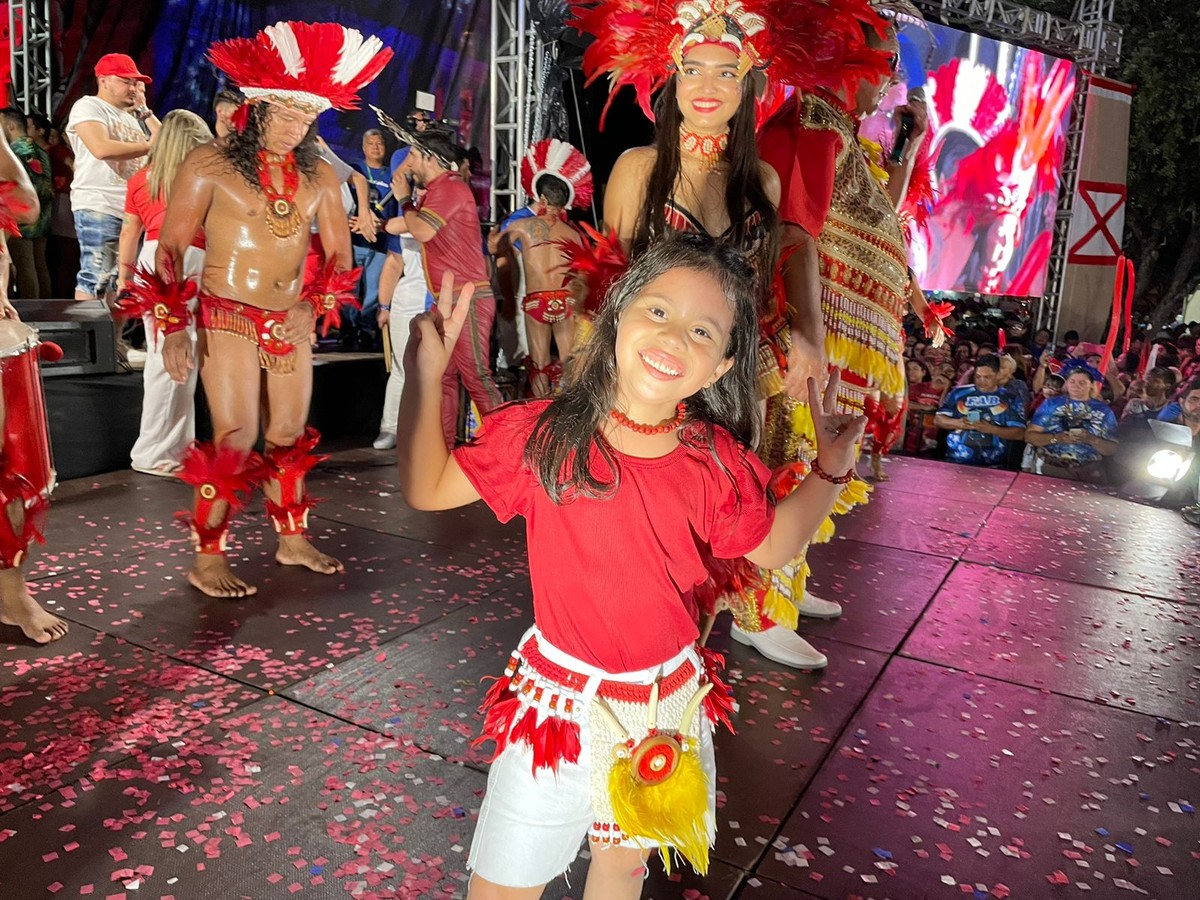 'Mini cunhã' faz sucesso dançando toada em homenagem à Isabelle em ...