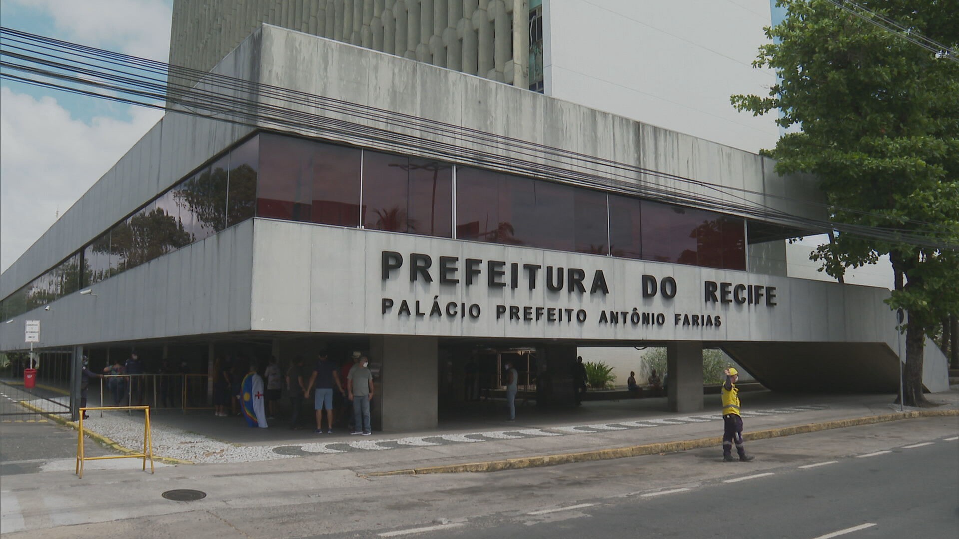 Prefeitura do Recife abre concurso público com 400 vagas para agente ...