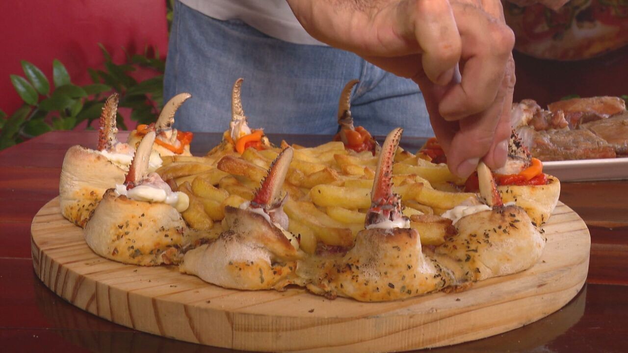 Panela de Bairro ensina receita de pizza vulcão com puã de caranguejo | G1