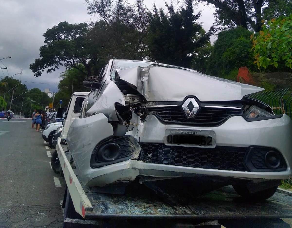 Dupla Suspeita De Roubar Carro é Presa Após Se Envolver Em Acidente Em