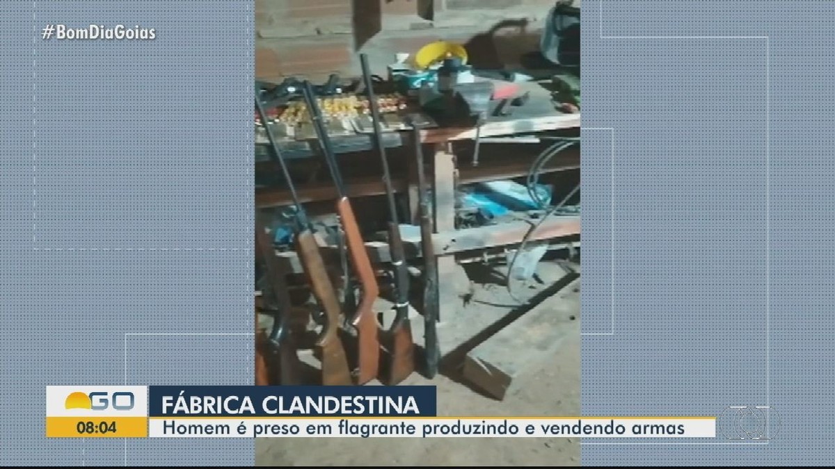 Homem é Preso Com 14 Armas E Mais De 600 Munições Em Fábrica