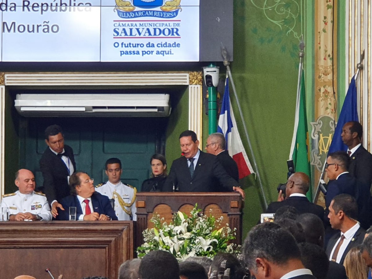 Vice-presidente Hamilton Mourão recebe título de cidadão soteropolitano ...
