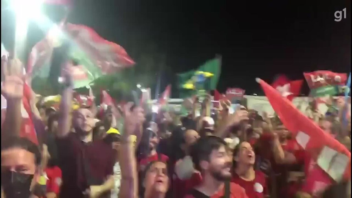 Eleitores Comemoram Vitória De Lula No Df Eleições 2022 No Distrito