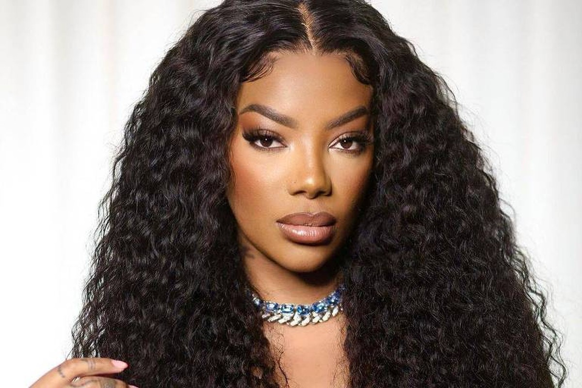 Gente, incrível a diferença entre a Anitta e a Ludmilla né ...