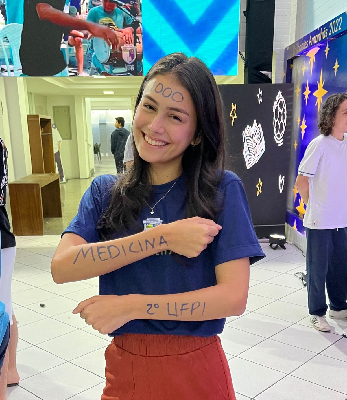 Aluna nota mil na redação do Enem que ficou cinco meses sem celular ...