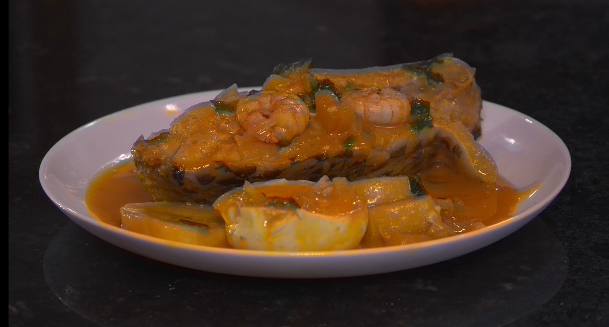 Moqueca de tilápia com camarão e banana: aprenda a receita completa | G1