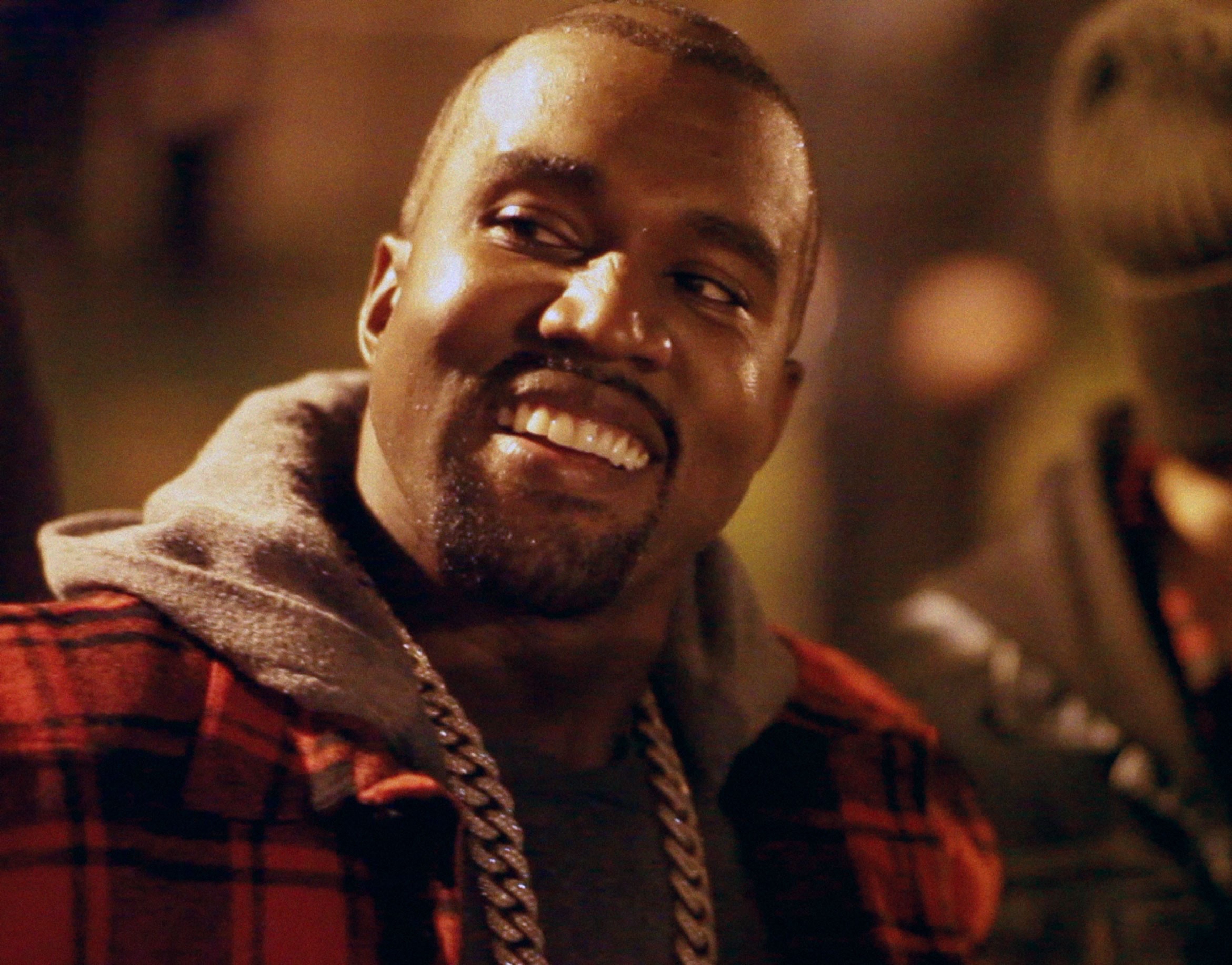 Site de Kanye West sai do ar após vender camisetas com suástica e ...