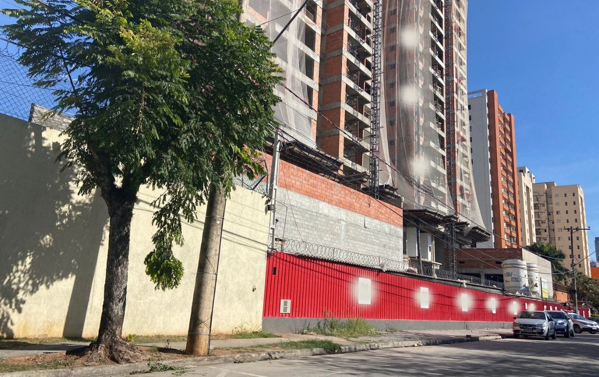 Homem morre após ser atingido por estrutura de ferro que caiu de prédio ...