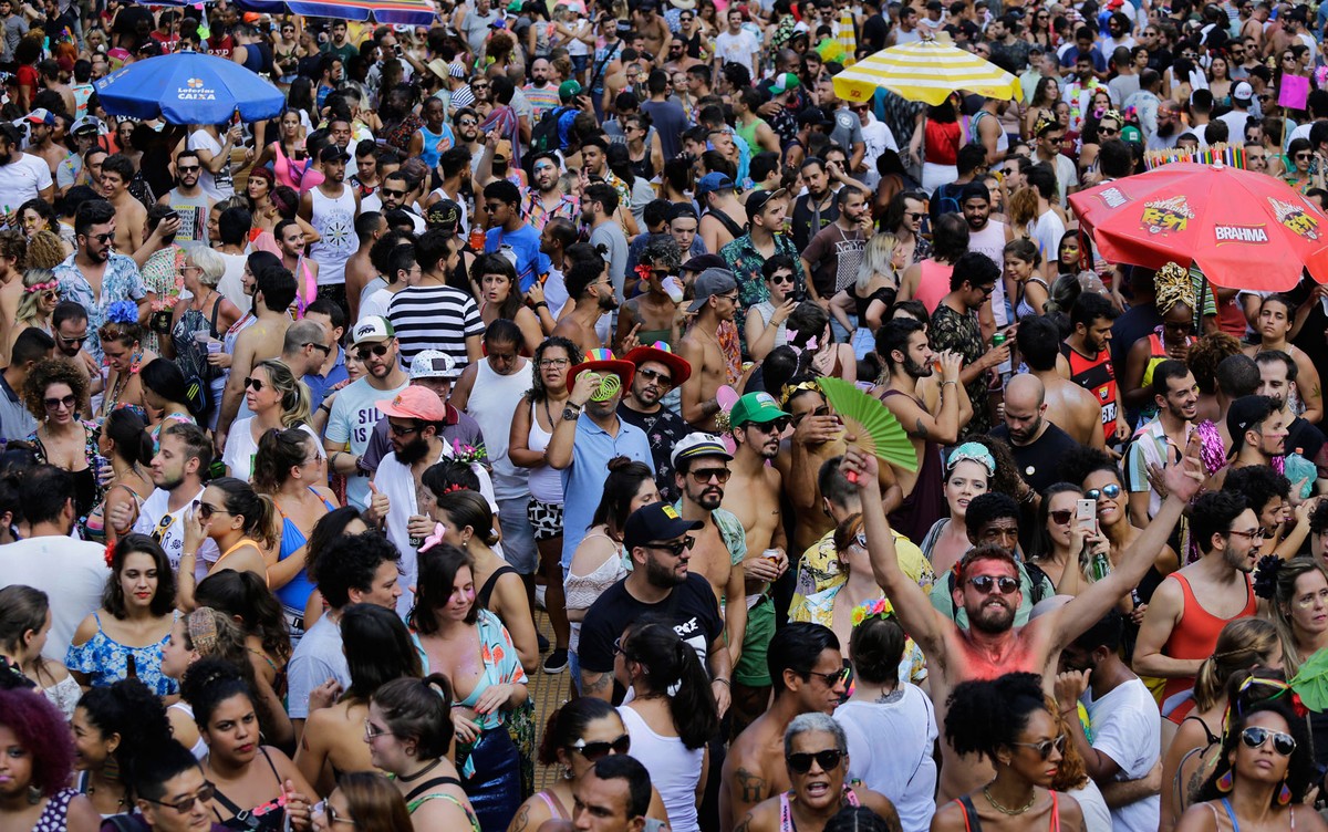 Pré-carnaval em SP começa com altas temperaturas e chuva que 'molha ...