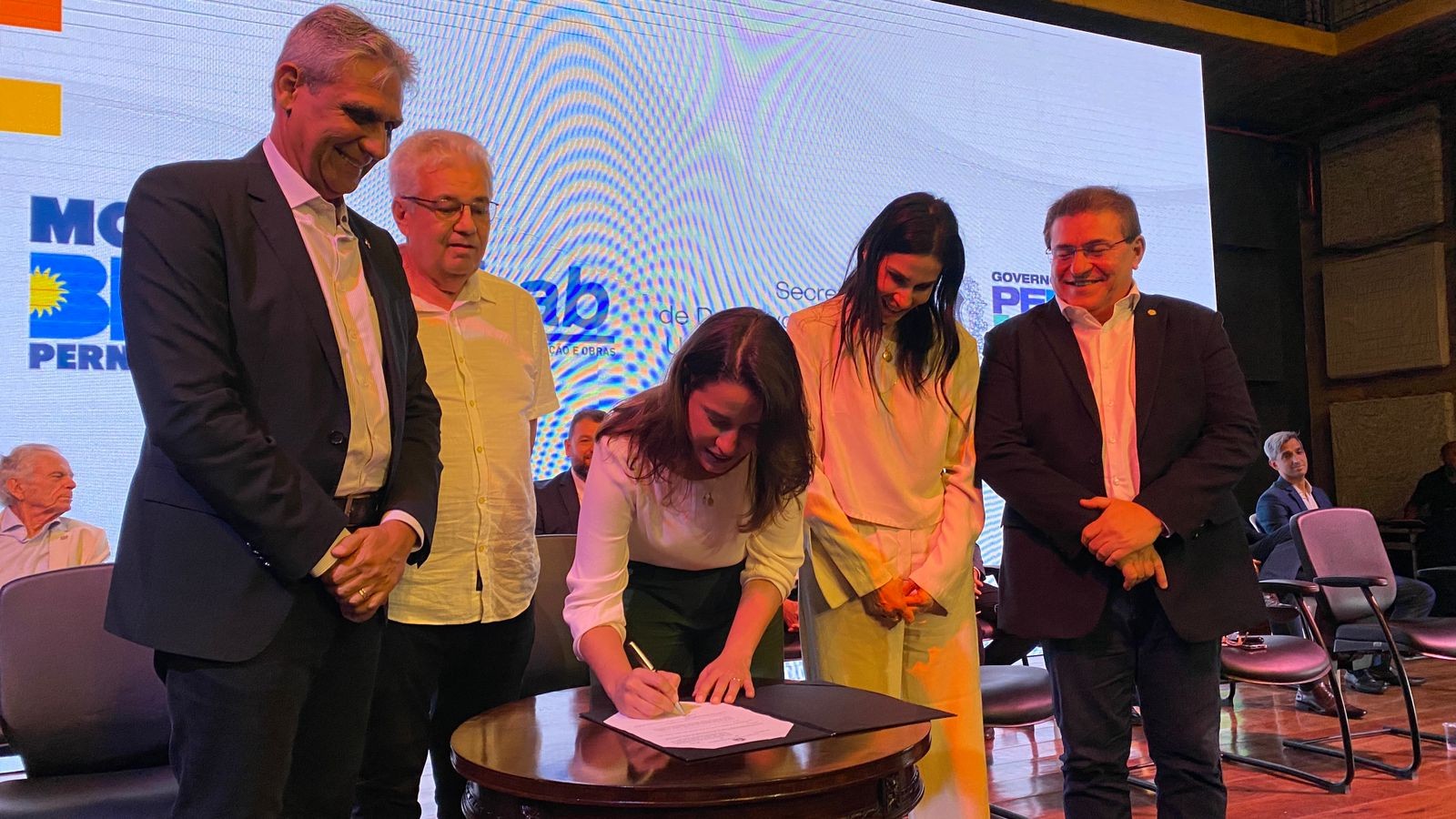 Governo de Pernambuco cria subsídio de até R$ 20 mil para famílias de ...