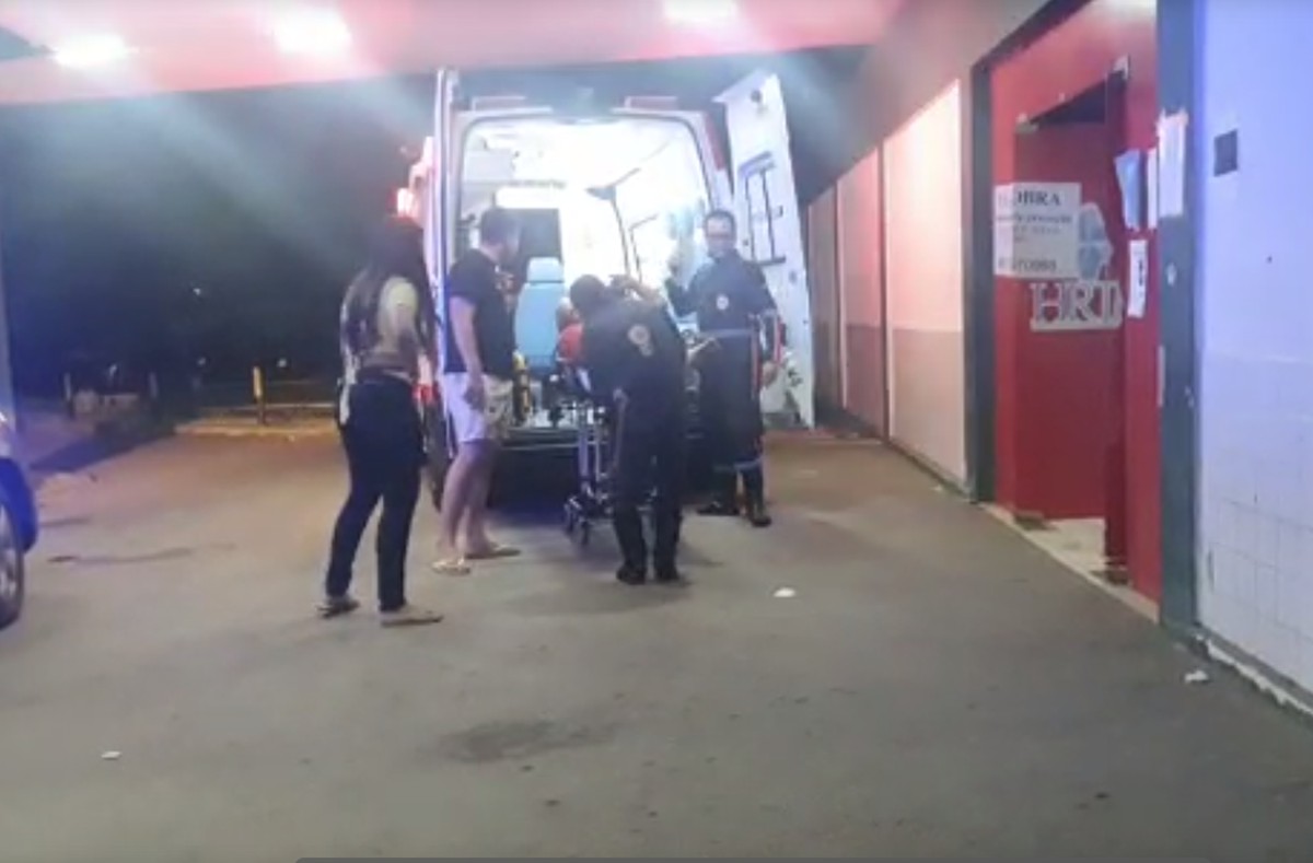 Homem é baleado durante tentativa de assalto e dirige até hospital em busca de socorro em ...