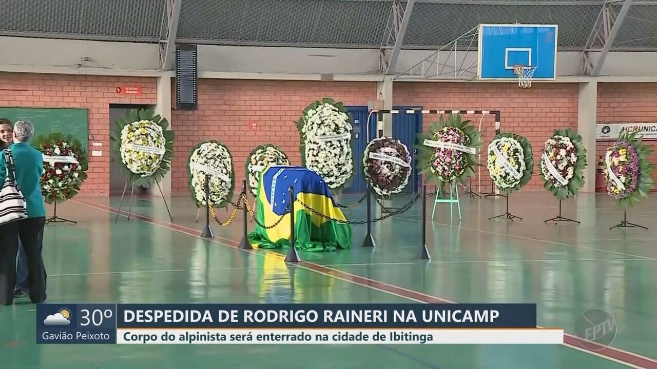 Familiares e amigos se despedem do alpinista Rodrigo Raineri em velório ...