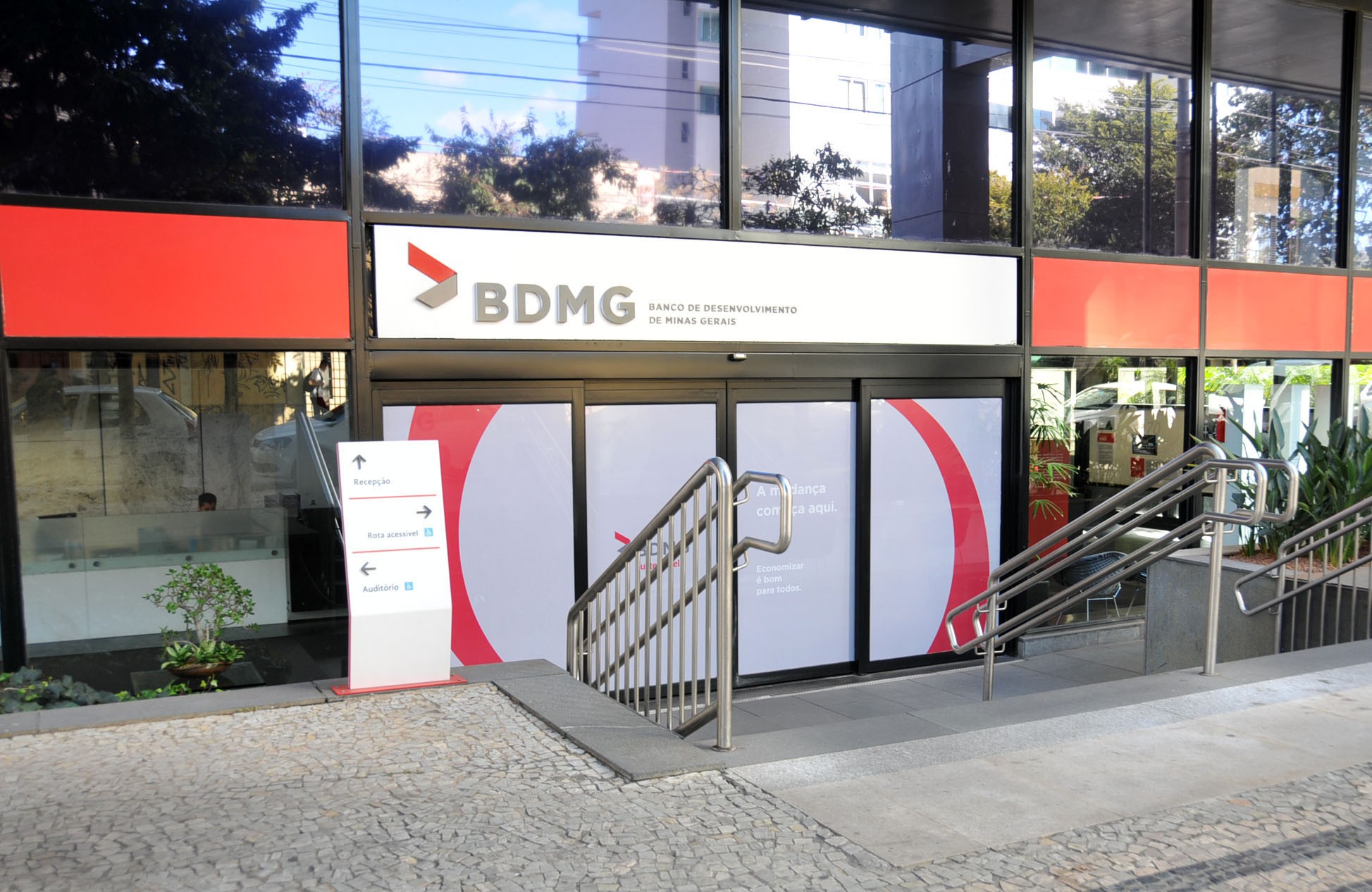 Concurso do BDMG abre inscrições para vagas com salário de R$ 9,5 mil
