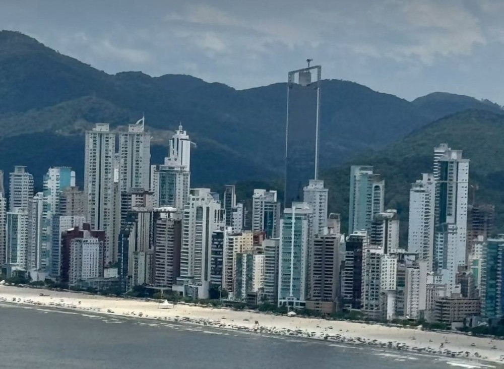 Balneário Camboriú tem prédio ‘transparente’, com piscina na sacada e o ...