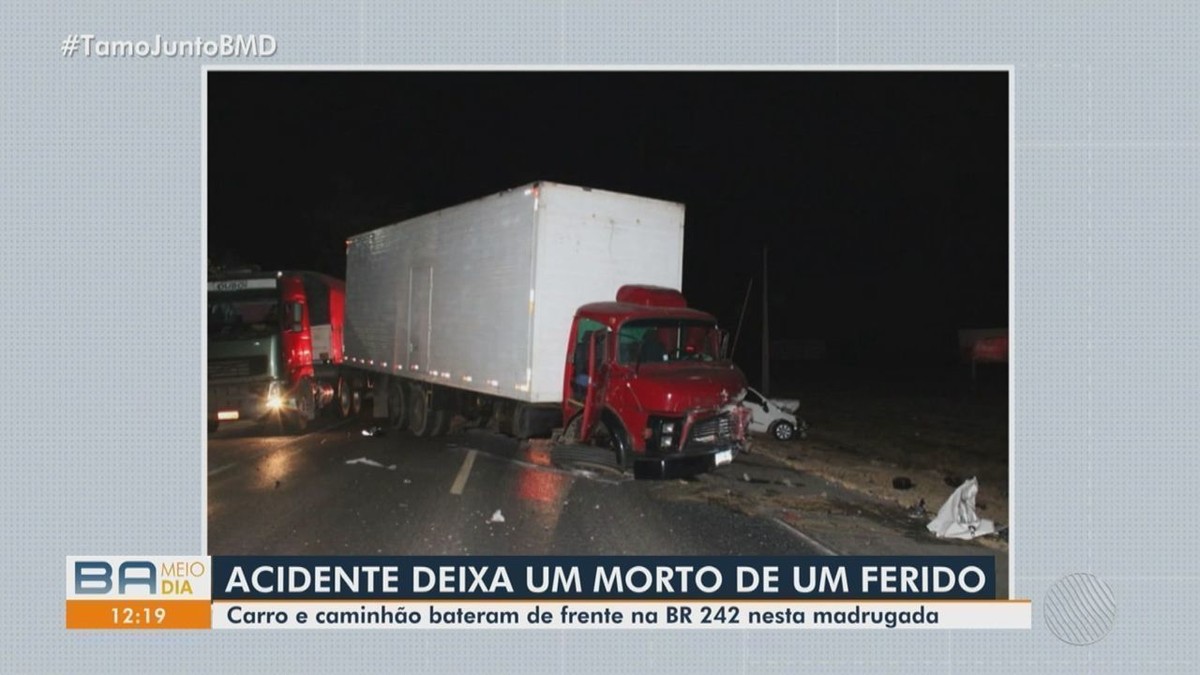 Batida entre caminhão e carro deixa uma pessoa morta e outra ferida na Bahia; veículo ficou ...