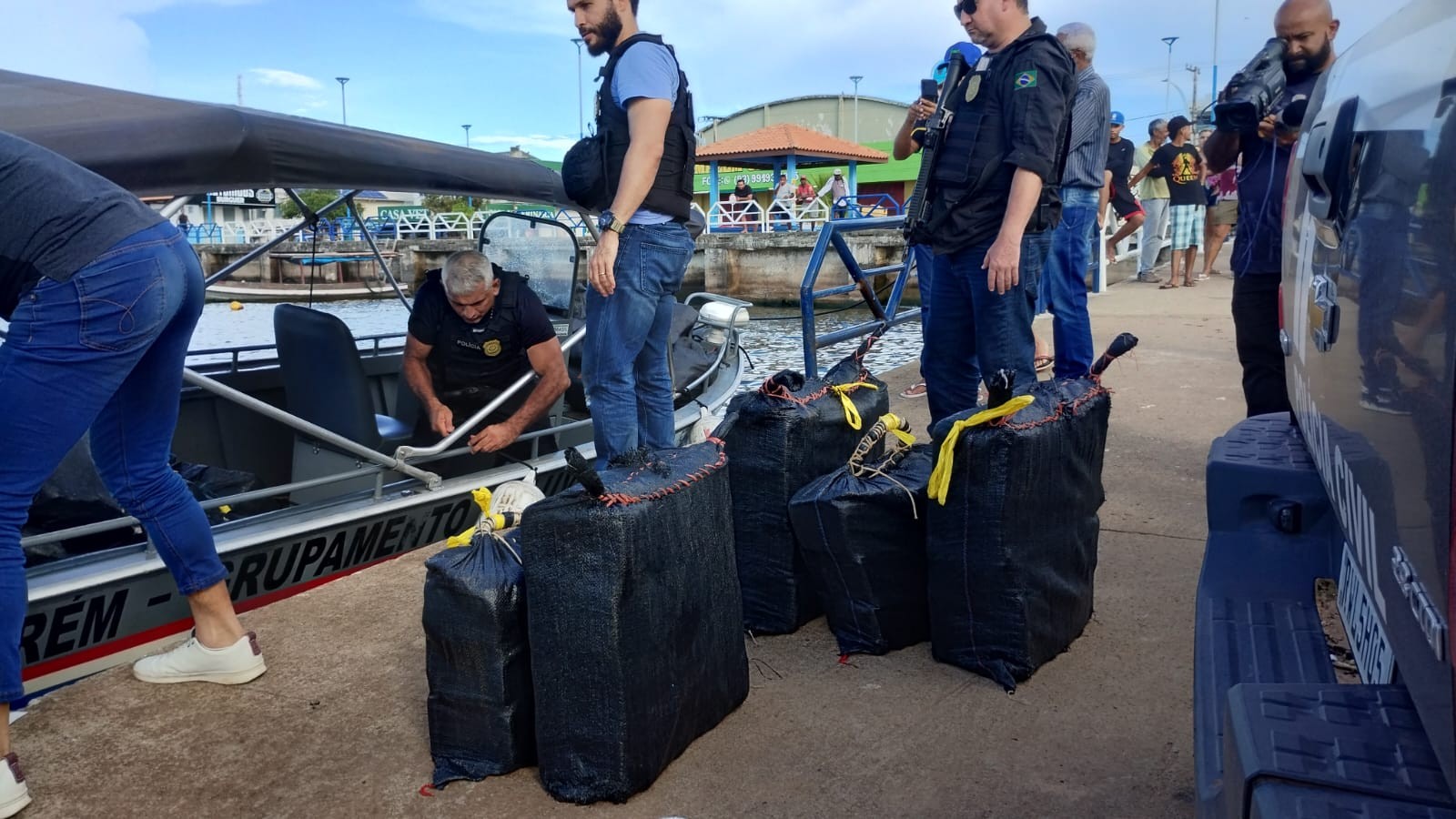 Polícia Civil deflagra operação e apreende mais de 800kg de pasta base ...
