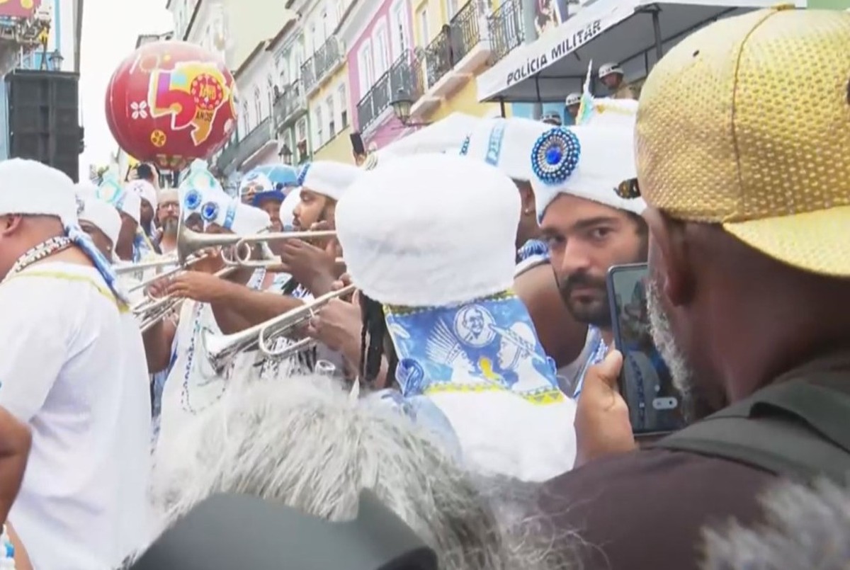 Humberto Carrão, Evaldo Macarrão e Paulo Lessa desfilam com Filhos de Gandhy, tradicional bloco ...