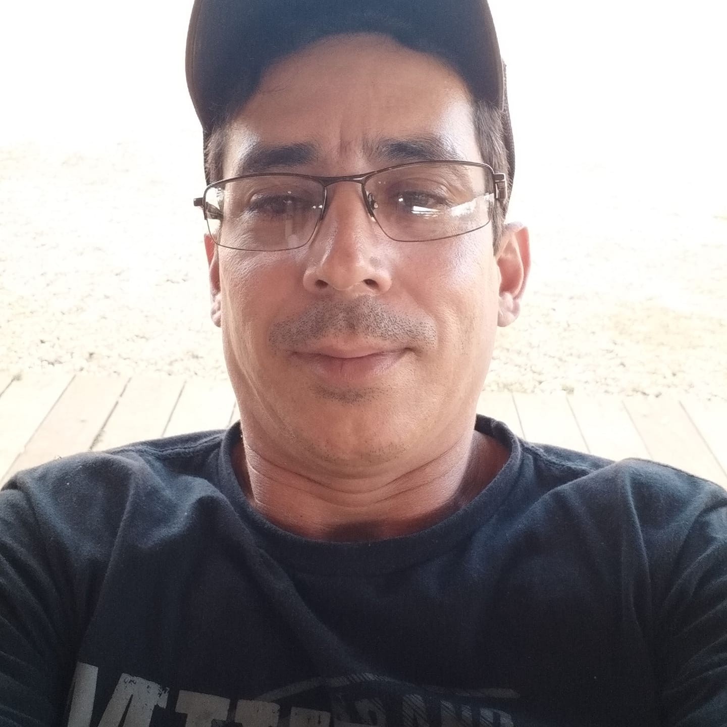 Motociclista morre após tentar ultrapassagem e bater contra caminhão | G1