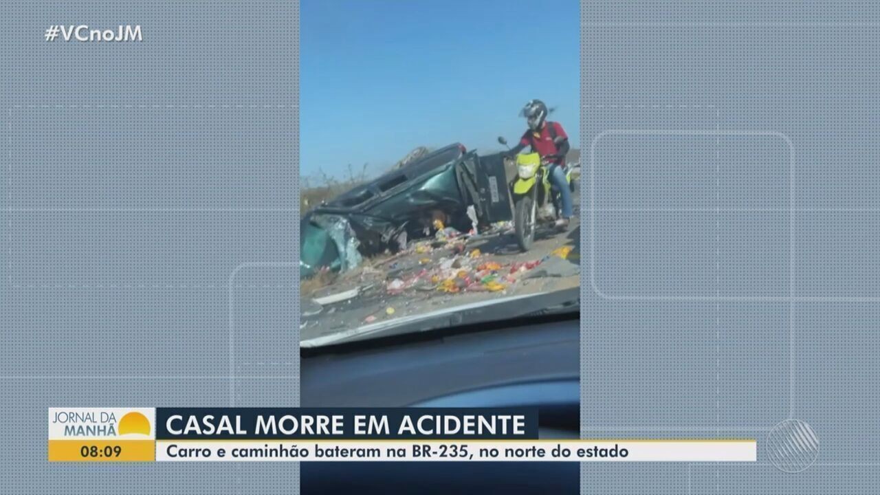 Casal morre em acidente entre carro e caminhão no norte da BA; bombeiros foram chamados para ...