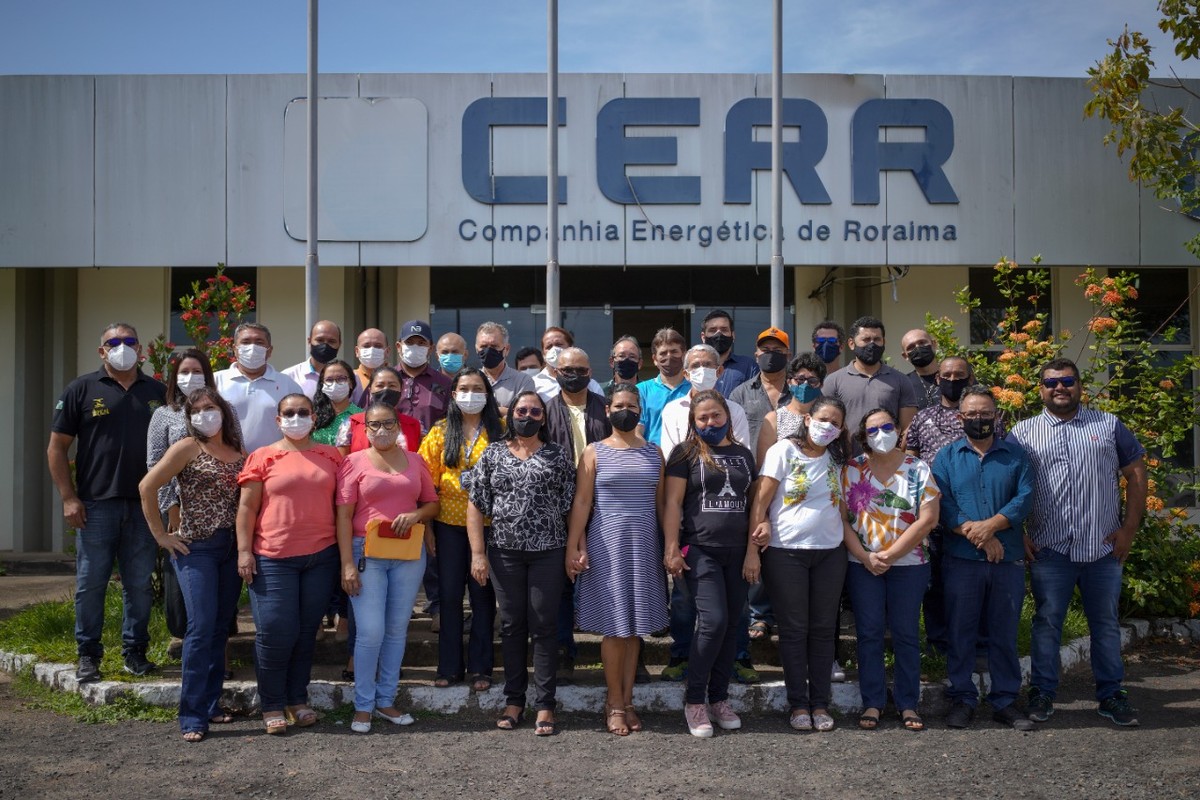 Servidores da CERR comemoram projeto que garante empregos e direitos ...