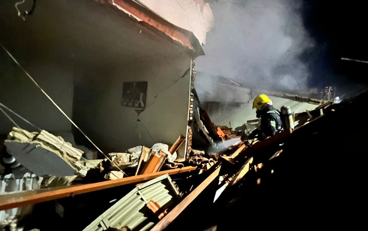 Militar ouve explosão, sobe em muro e ajuda salvar vizinho de incêndio ...