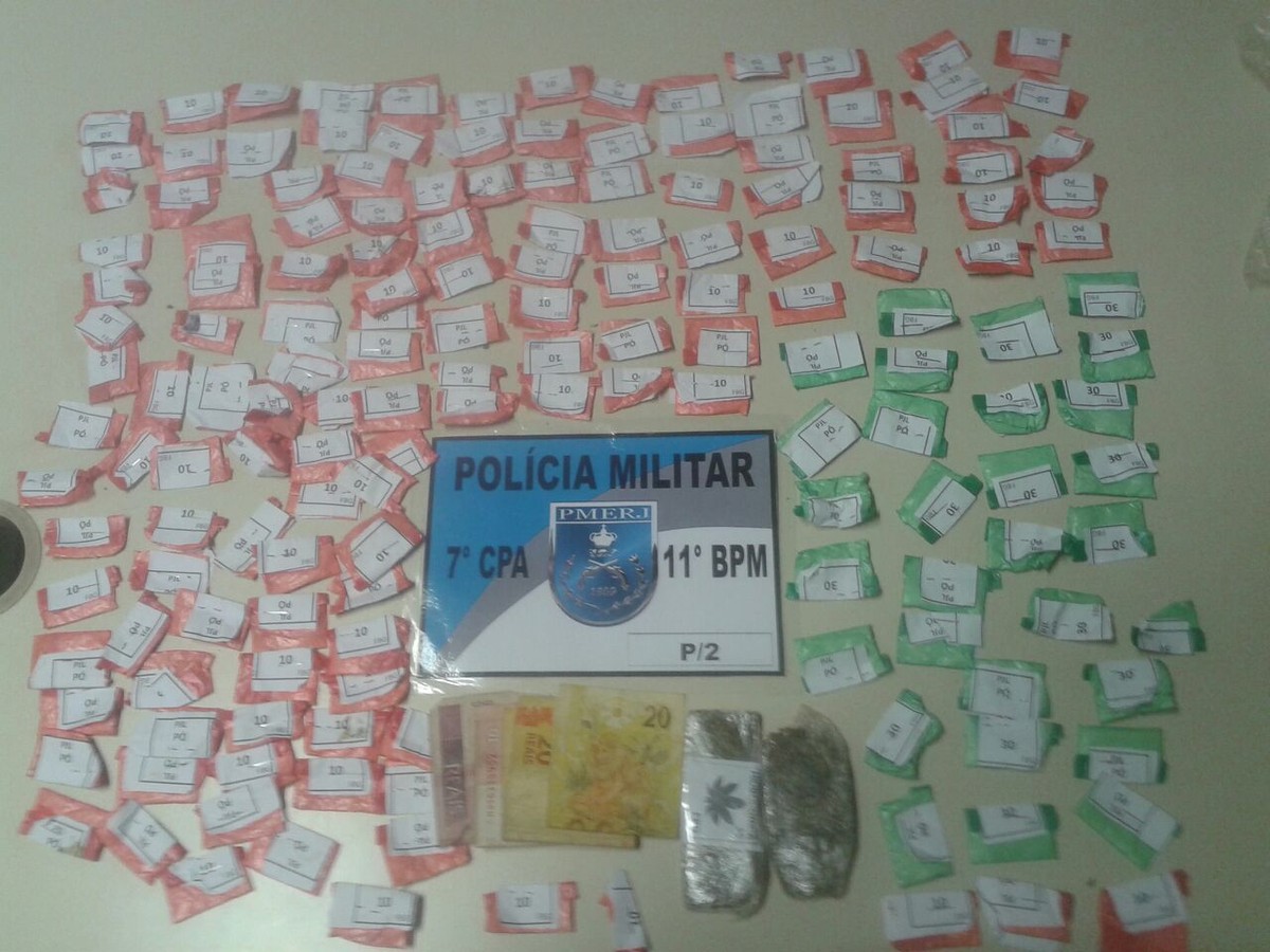 PM flagra dupla vendendo drogas em bairro de Friburgo, no RJ | Região ...