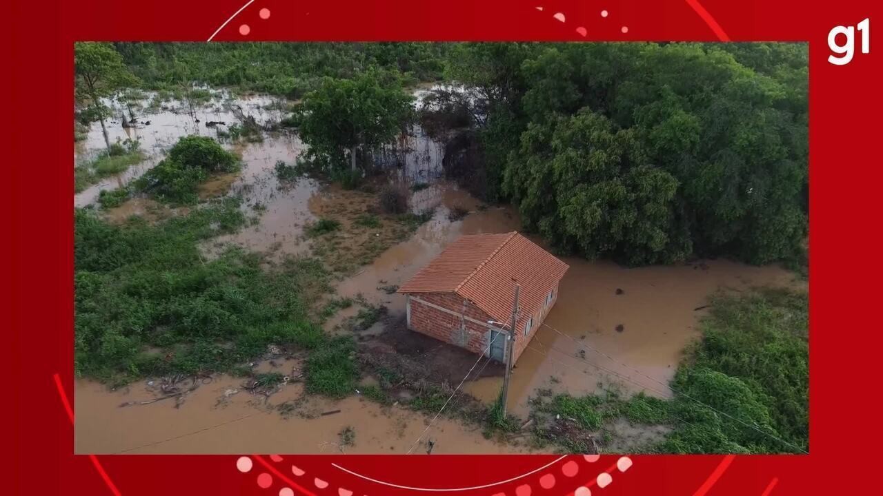 Imagens de drone mostram cidade de MT alagada por chuva de 2h ...