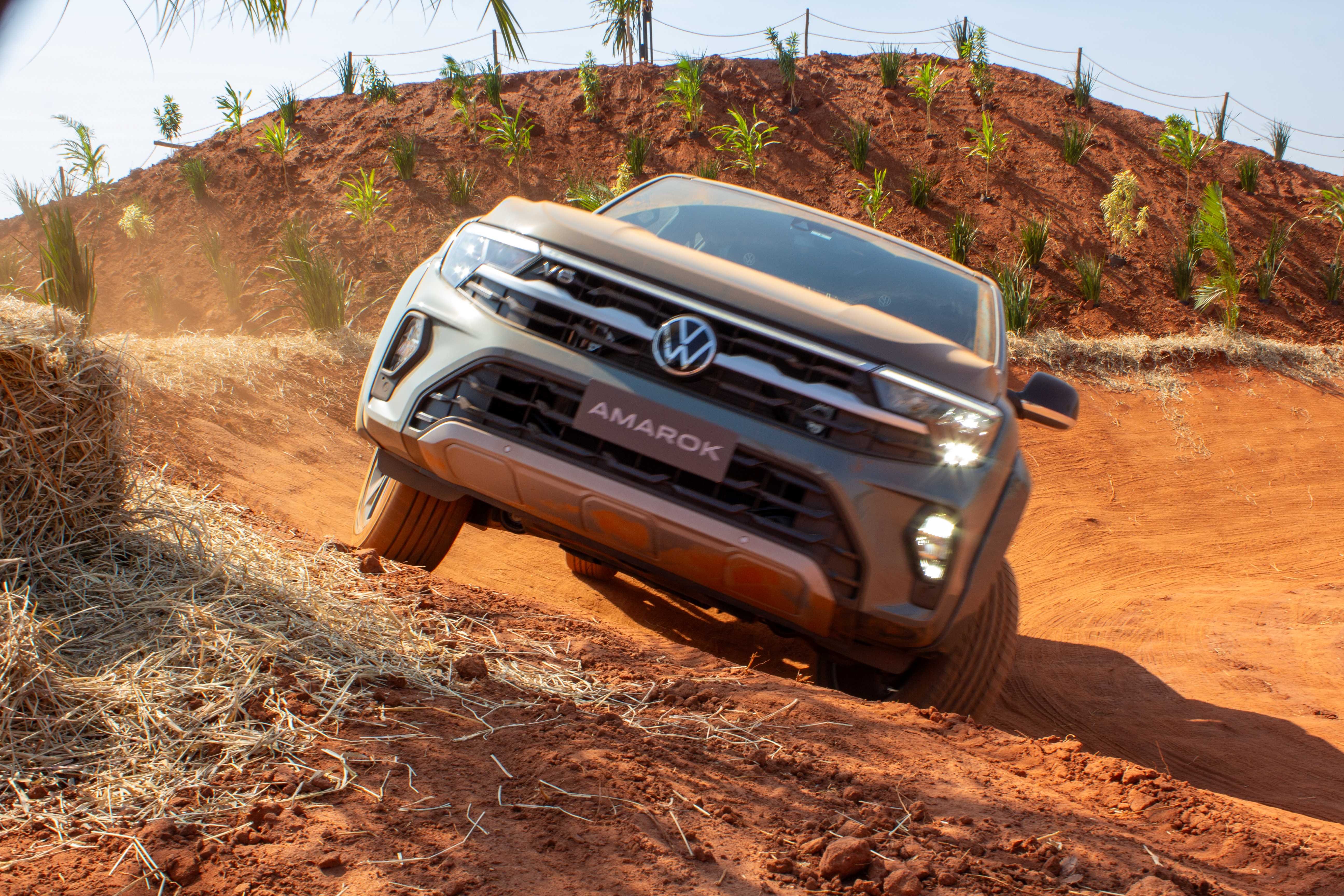 Nova Amarok V6: estabilidade, potência e conforto aprovados por quem ...