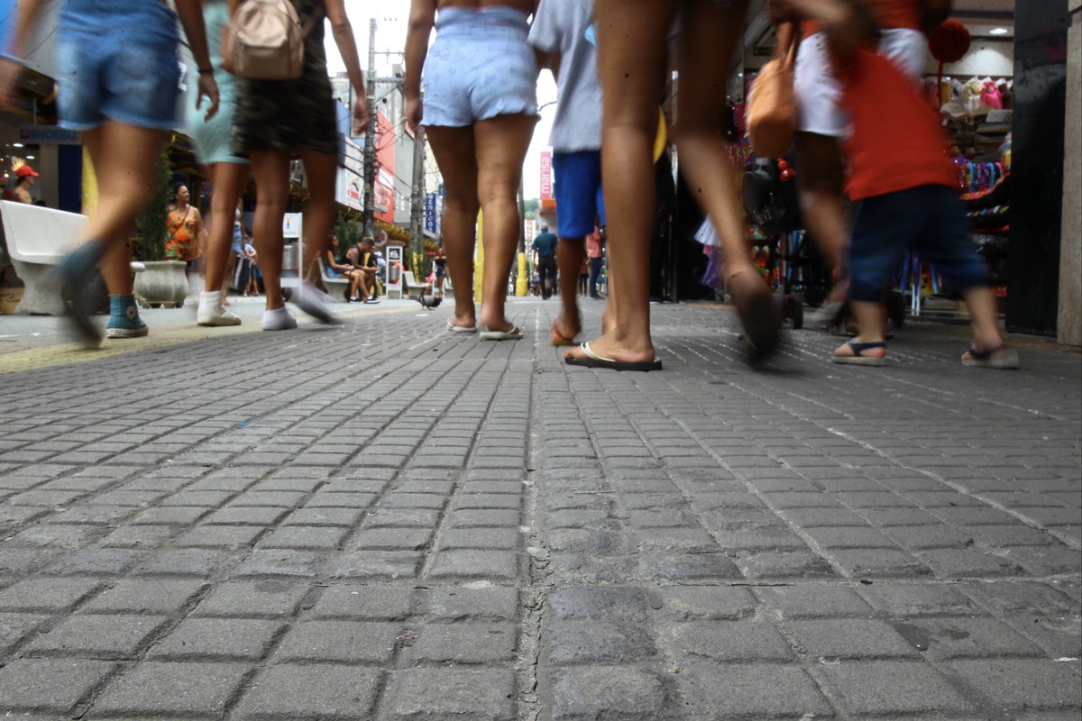 Tia Vê Sobrinha Sendo Vítima De Importunação Sexual E Leva Agressor à