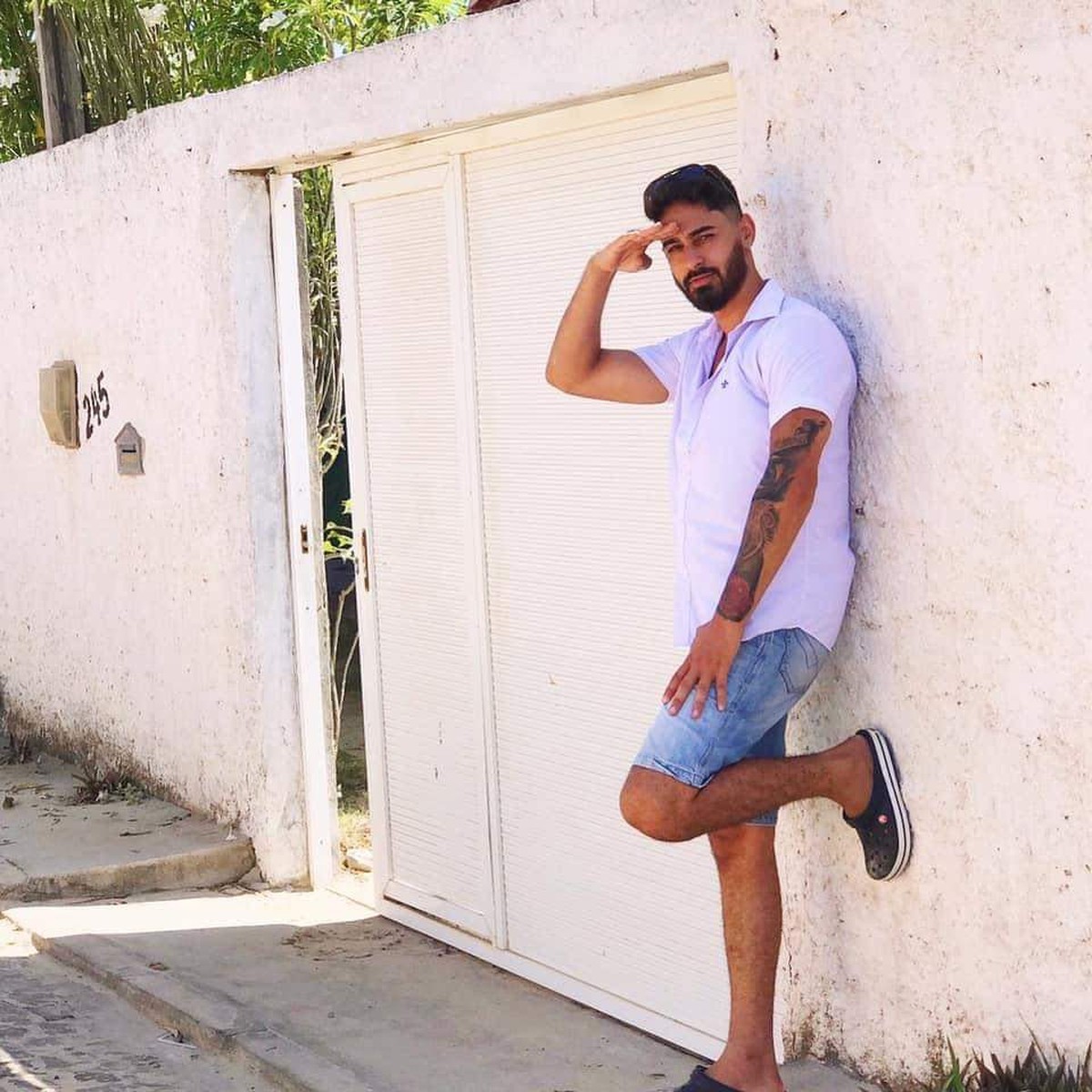 Justiça concede liberdade a modelo suspeito de fornecer drogas a DJ ...