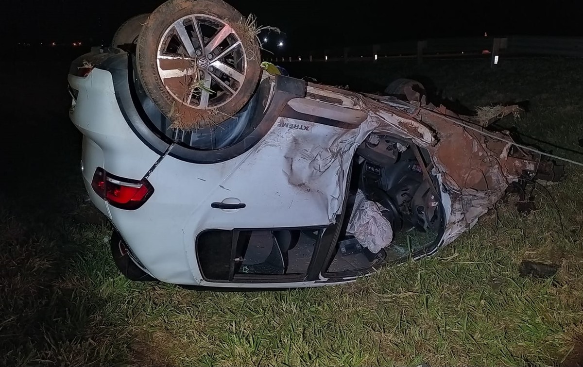 Motorista morre após dirigir na contramão e bater carro em caminhão em rodovia de Santa Fé do ...