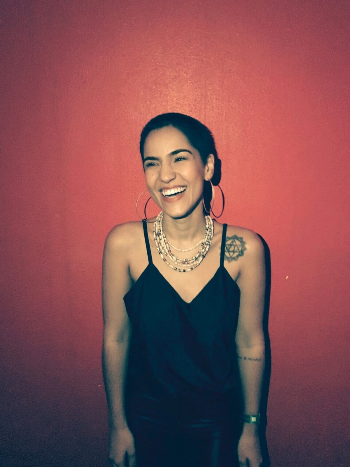 Live com Violeta, jovem cantora e compositora de BH, é nesta sexta ...