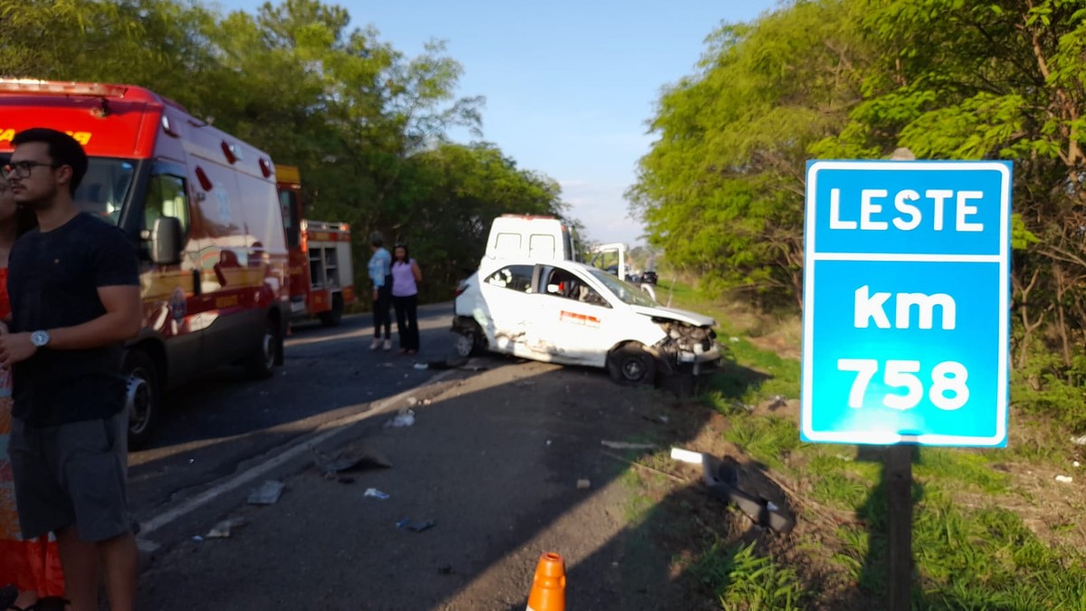 Idosa morre em acidente entre carros e caminhão na BR-262 em Sacramento | Triângulo Mineiro | G1