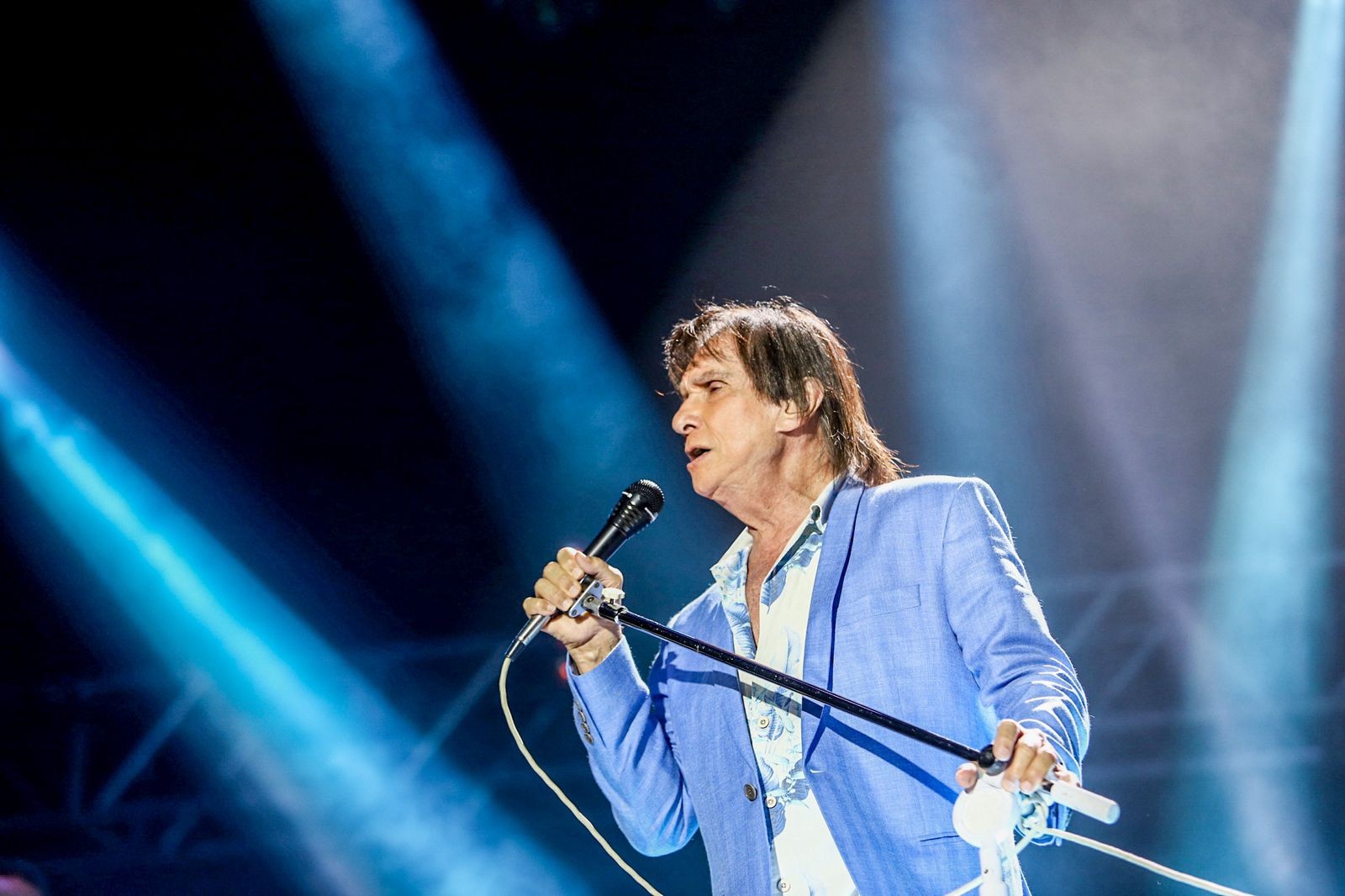 Galeria de fotos: Roberto Carlos emociona público na Arena das Dunas em ...