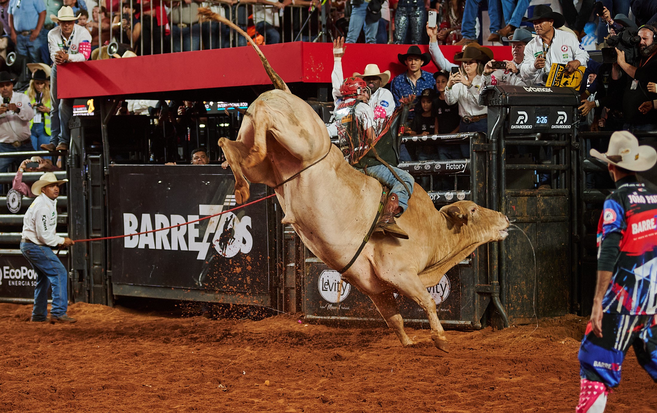FOTOS: Montarias da final do Rodeio Internacional em Barretos | G1