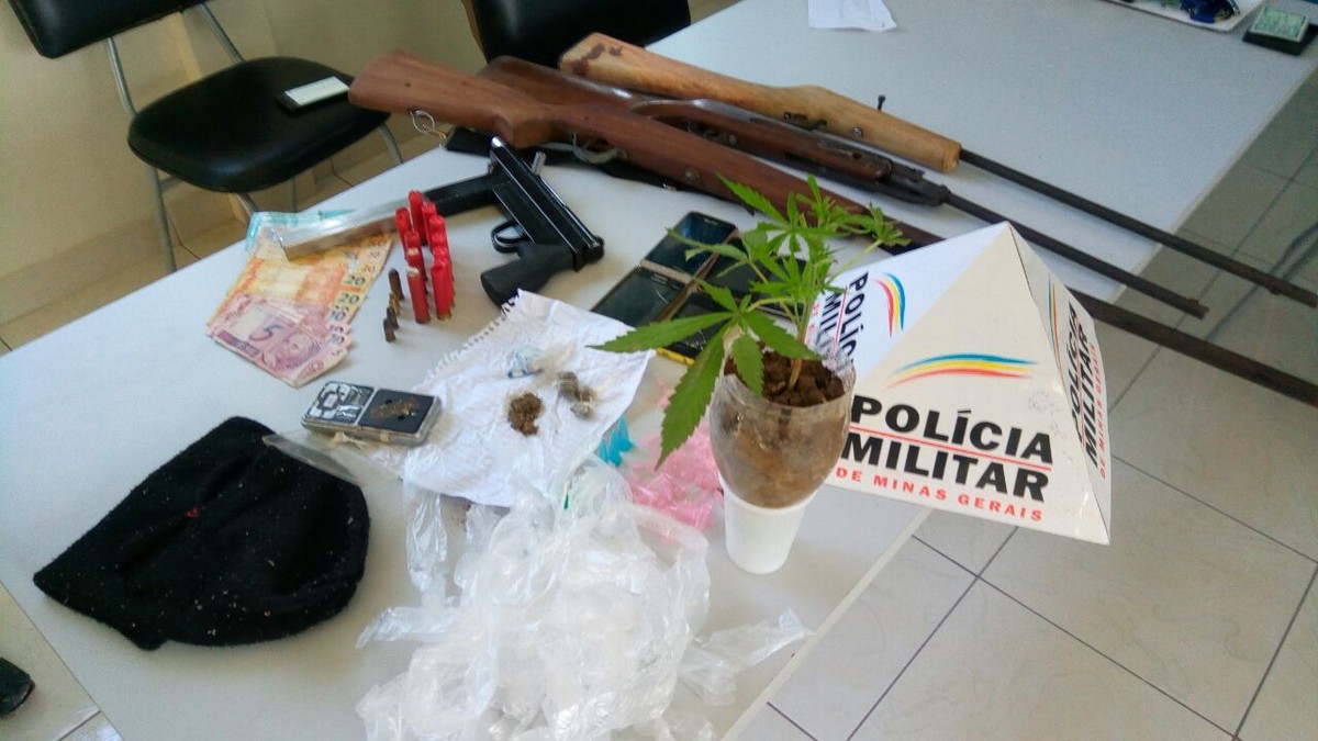 Pm Prende Quadrilha Especializada Em Tráfico De Drogas Em Marliéria