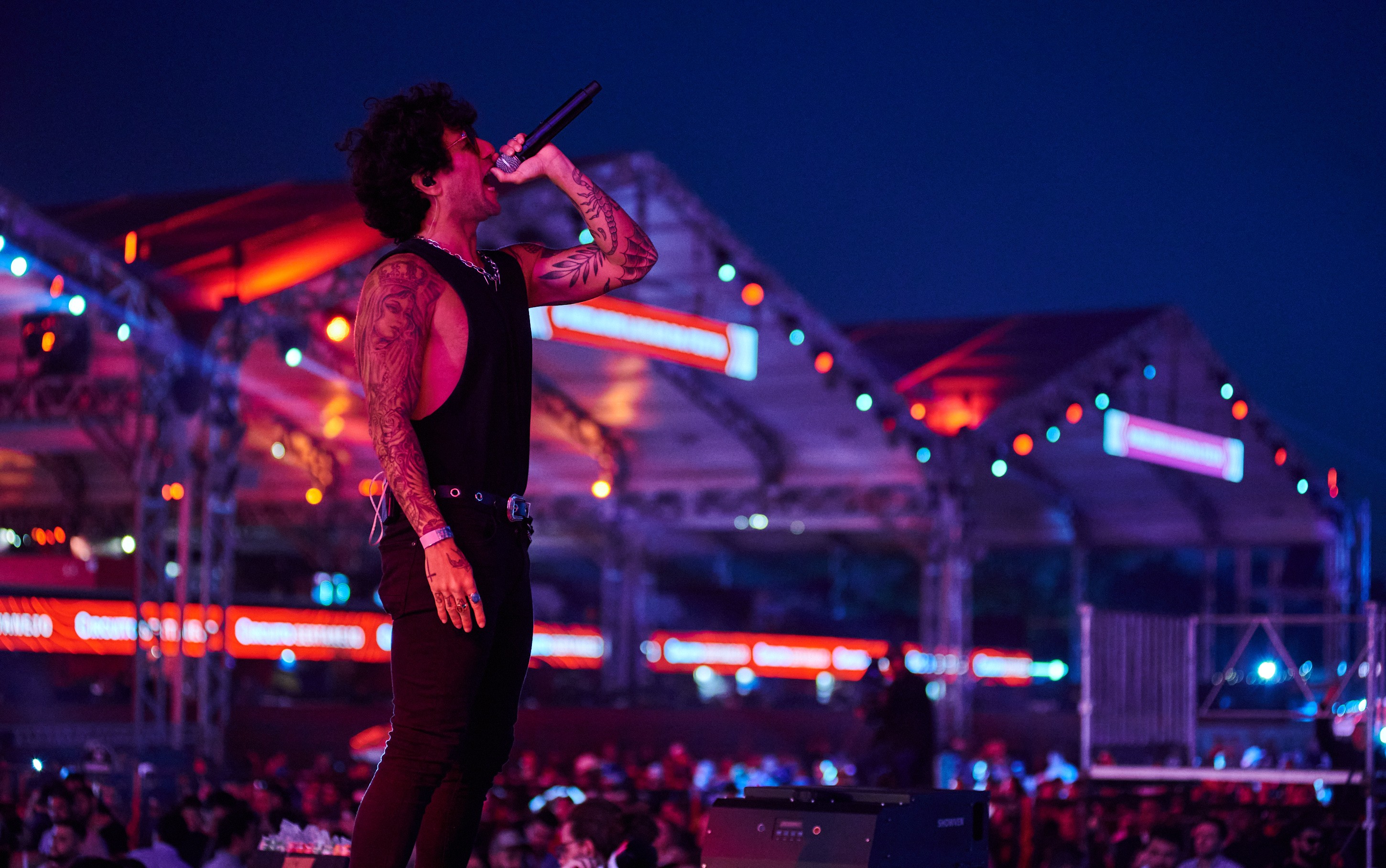 Locos Djs fazem balada até o sol nascer no rodeio de Ribeirão Preto, SP