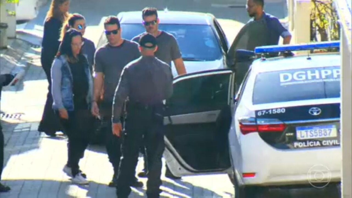 Mulher de Ronnie Lessa desmente a versão do ex-PM reformado, acusado de ...