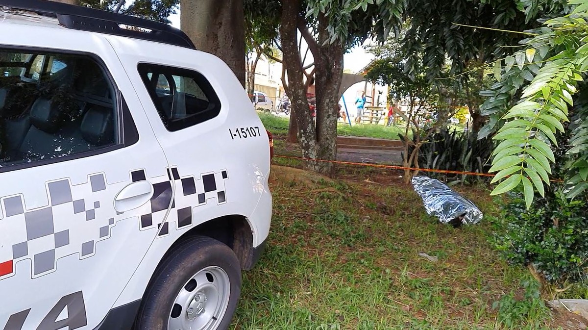 Homem morre baleado e mulher é ferida a tiro a caminho da escola do filho em Franca, SP ...