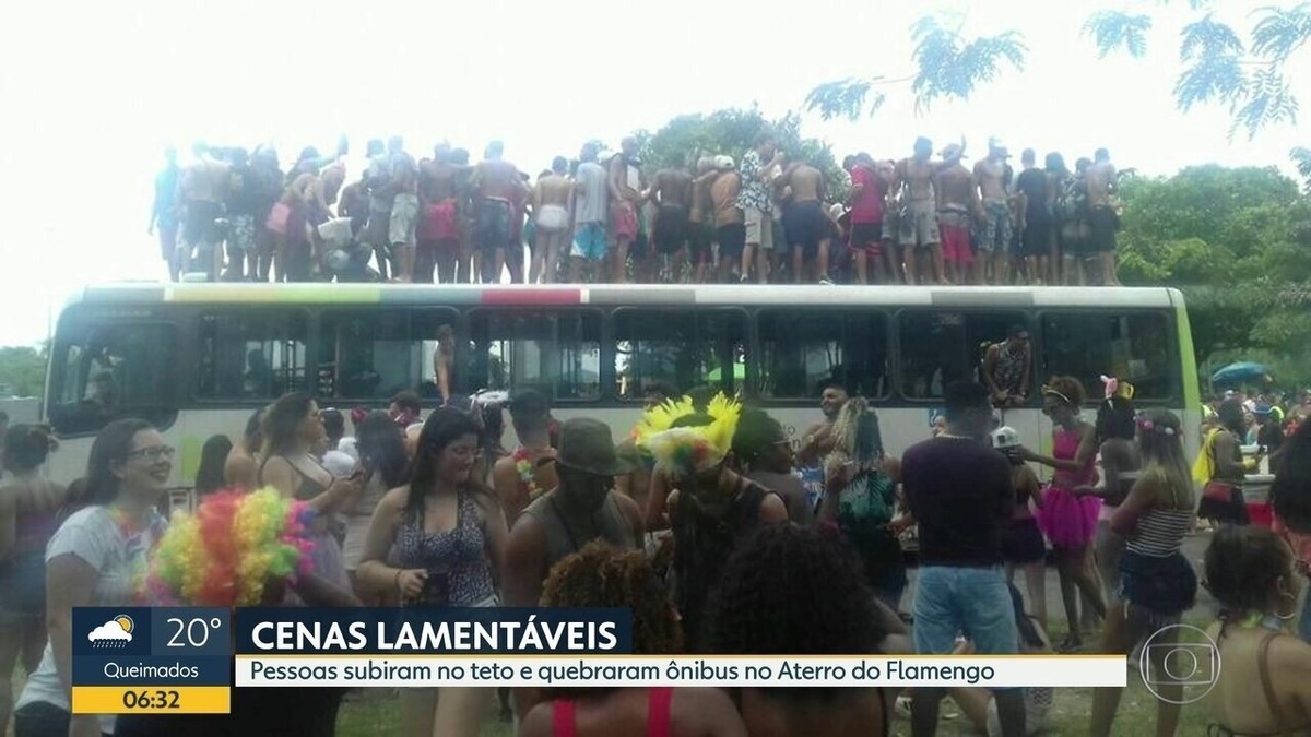 Imagens mostram pessoas no teto de ônibus após blocos de carnaval no ...