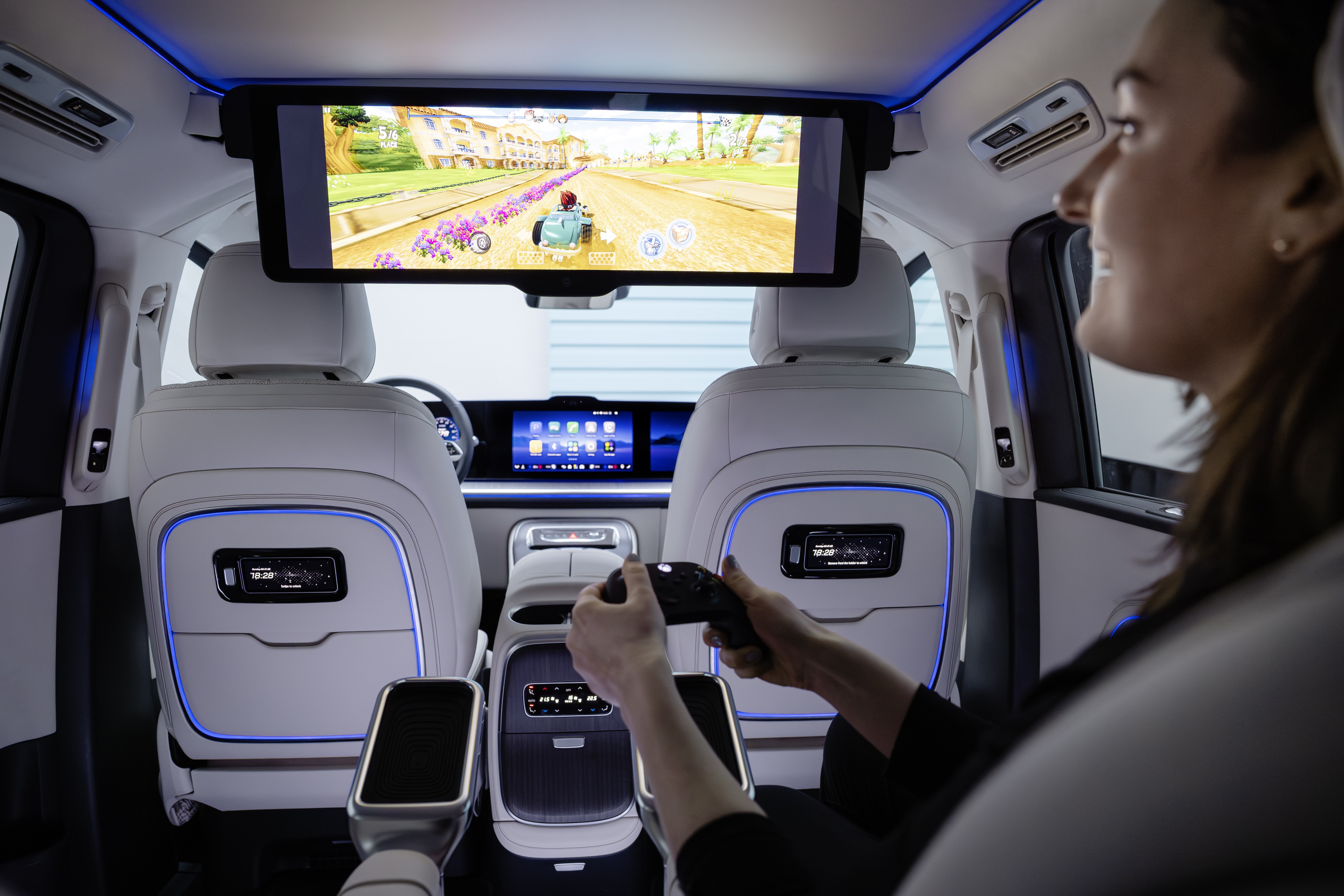 Minivan elétrica da Mercedes tem cabine de jato e tela de 31 polegadas | G1