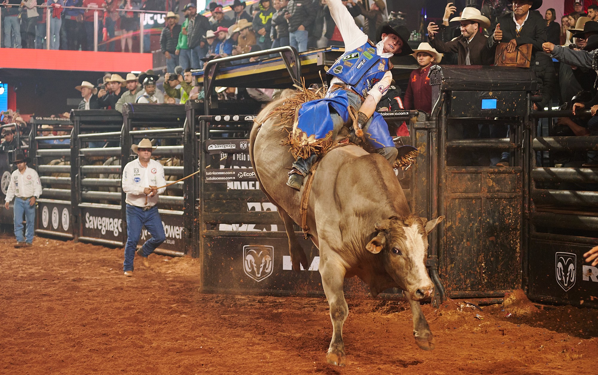 Com menor nota da final, brasileiro vence Rodeio Internacional em ...