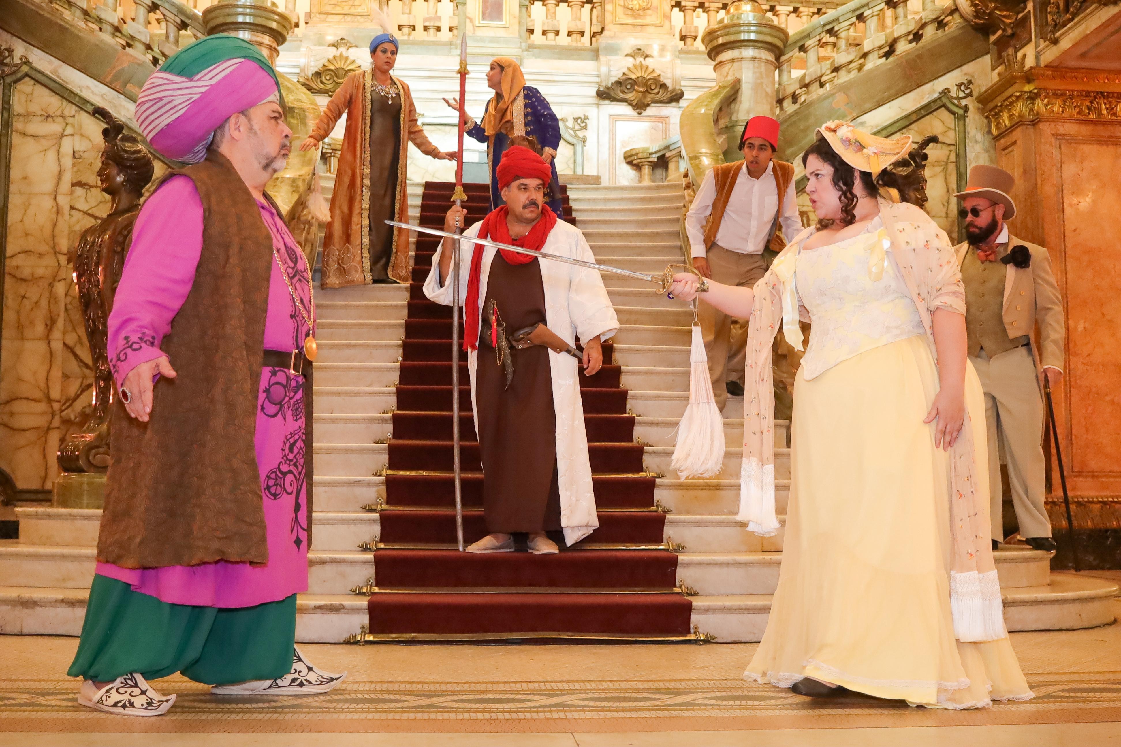 Ópera gratuita agita hora do almoço no Theatro Municipal