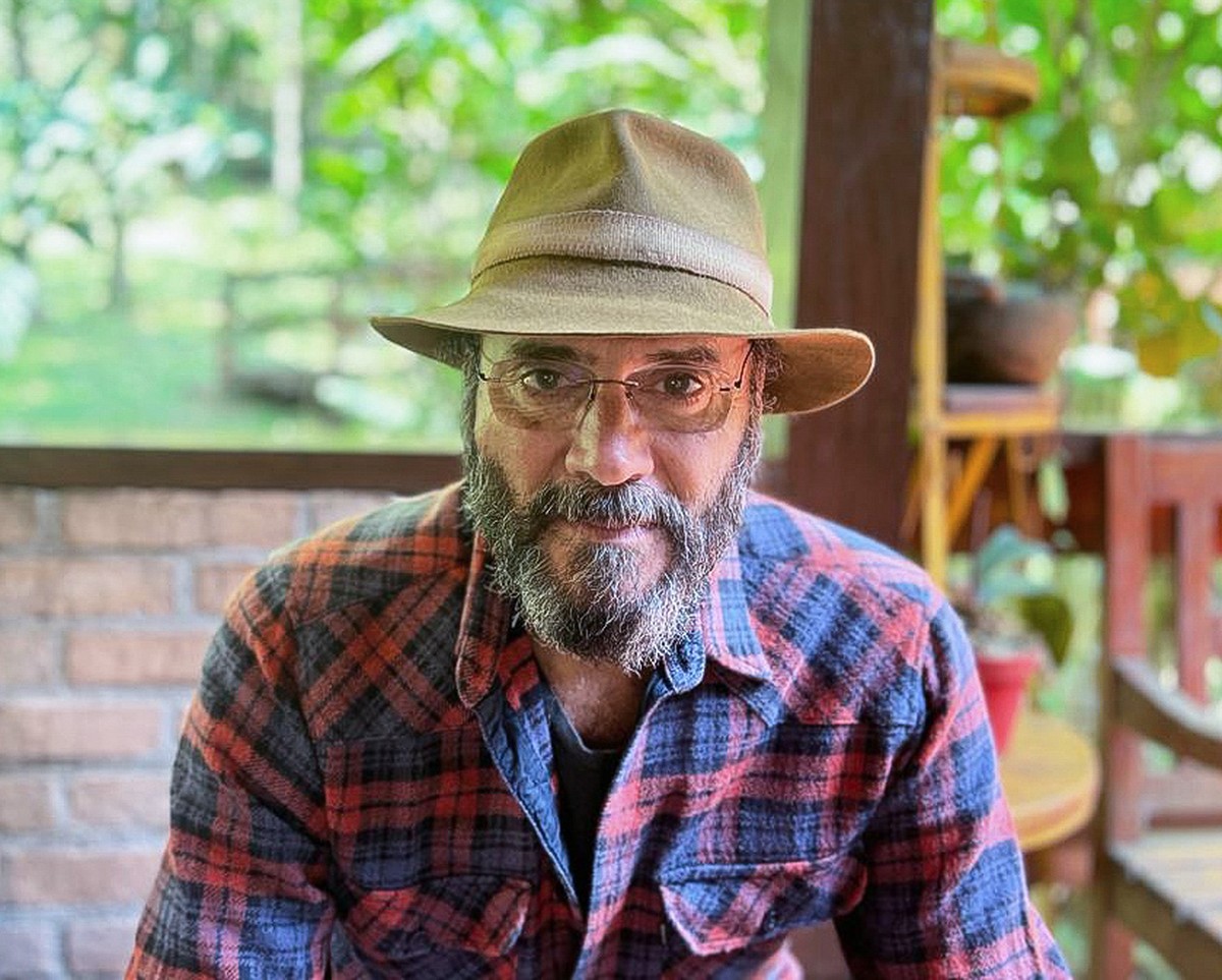 Almir Sater cruza trilhas pantaneiras e andinas na rota segura do álbum ...