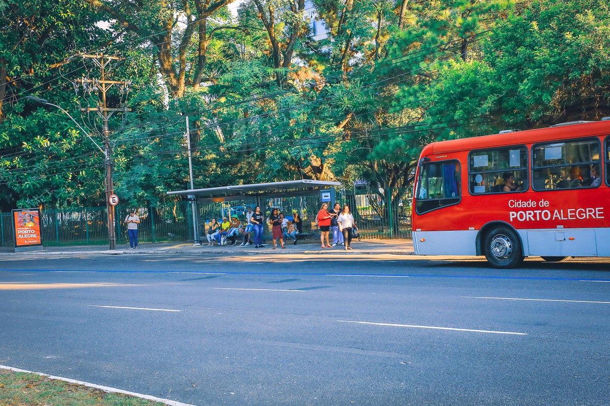 Quatro linhas de ônibus da Carris passam a ser operadas por empresas ...