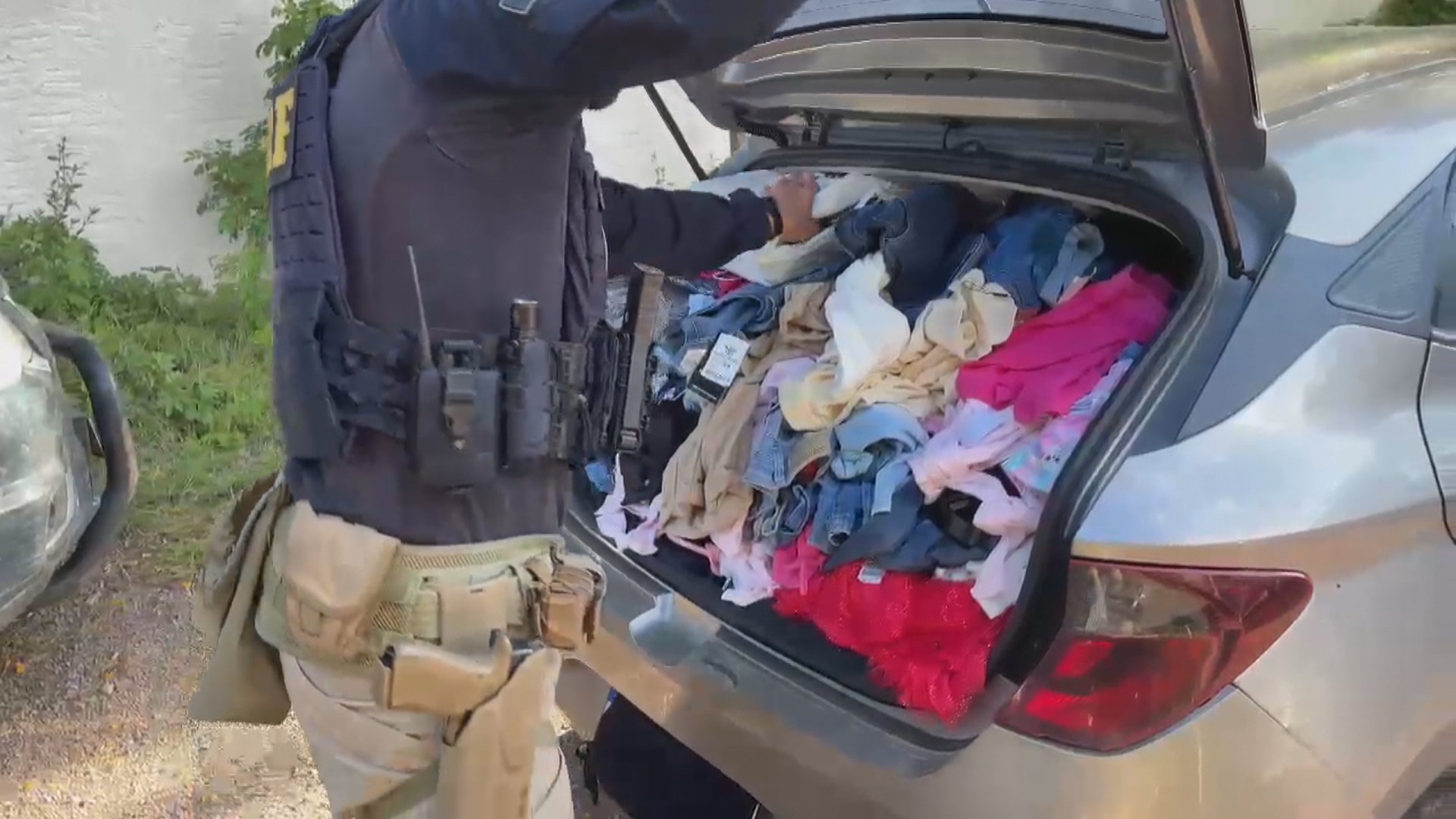 PRF prende grupo com cerca de 300 roupas furtadas de lojas em Bagé ...