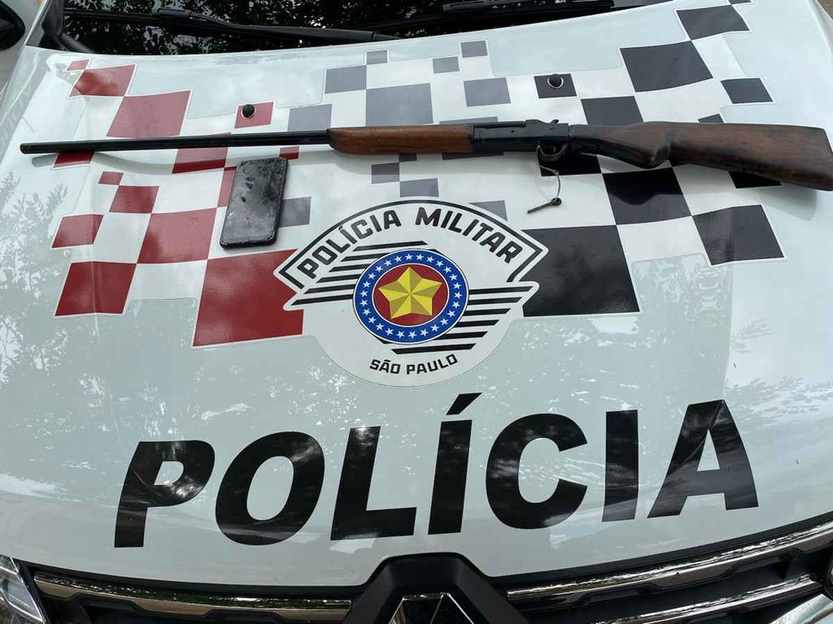 Após bater em veículo, homem é preso por embriaguez ao volante e porte ilegal de arma em Osvaldo ...