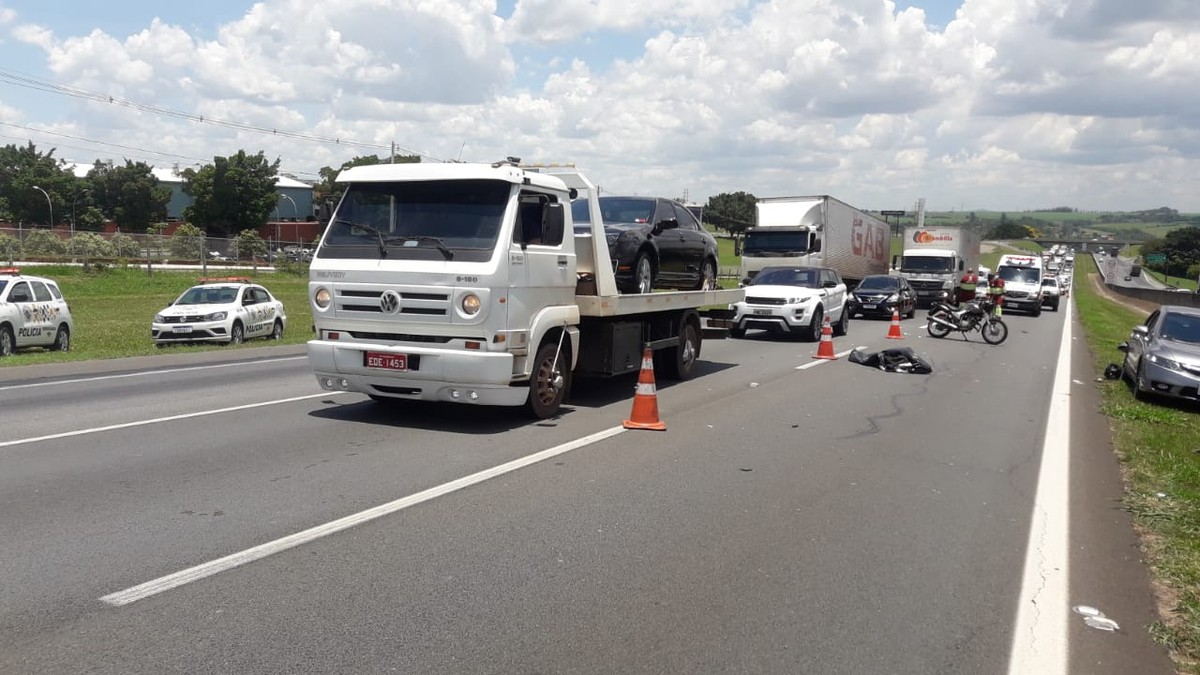 Acidente entre carro e moto deixa uma vítima fatal na Rodovia Anhanguera, em Americana ...